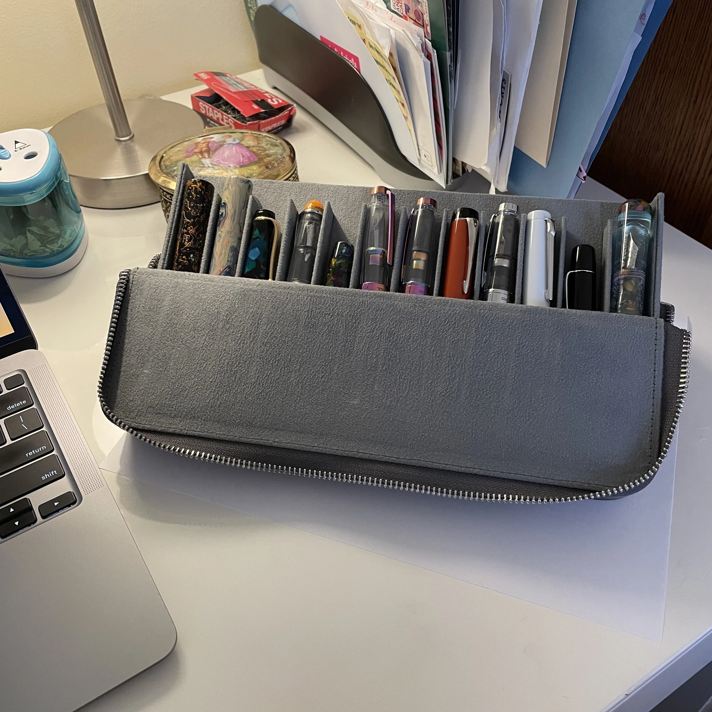 Case Review: Galen Leather Magnum Opus 12-Pen Case in Two Different ...