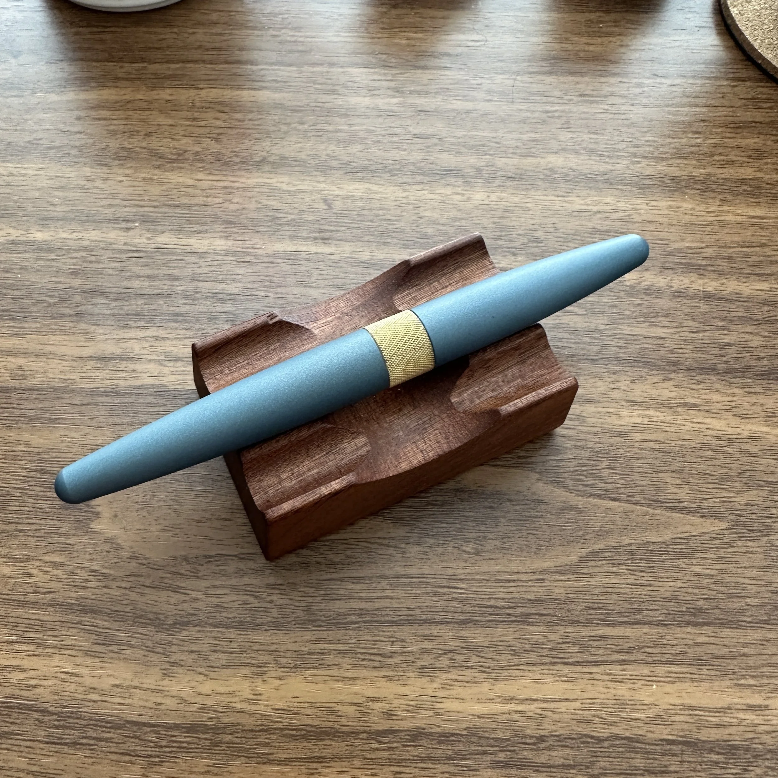 Pen Review: The Good Blue R615 "Titanium Blue" Vanness Exclusive ...