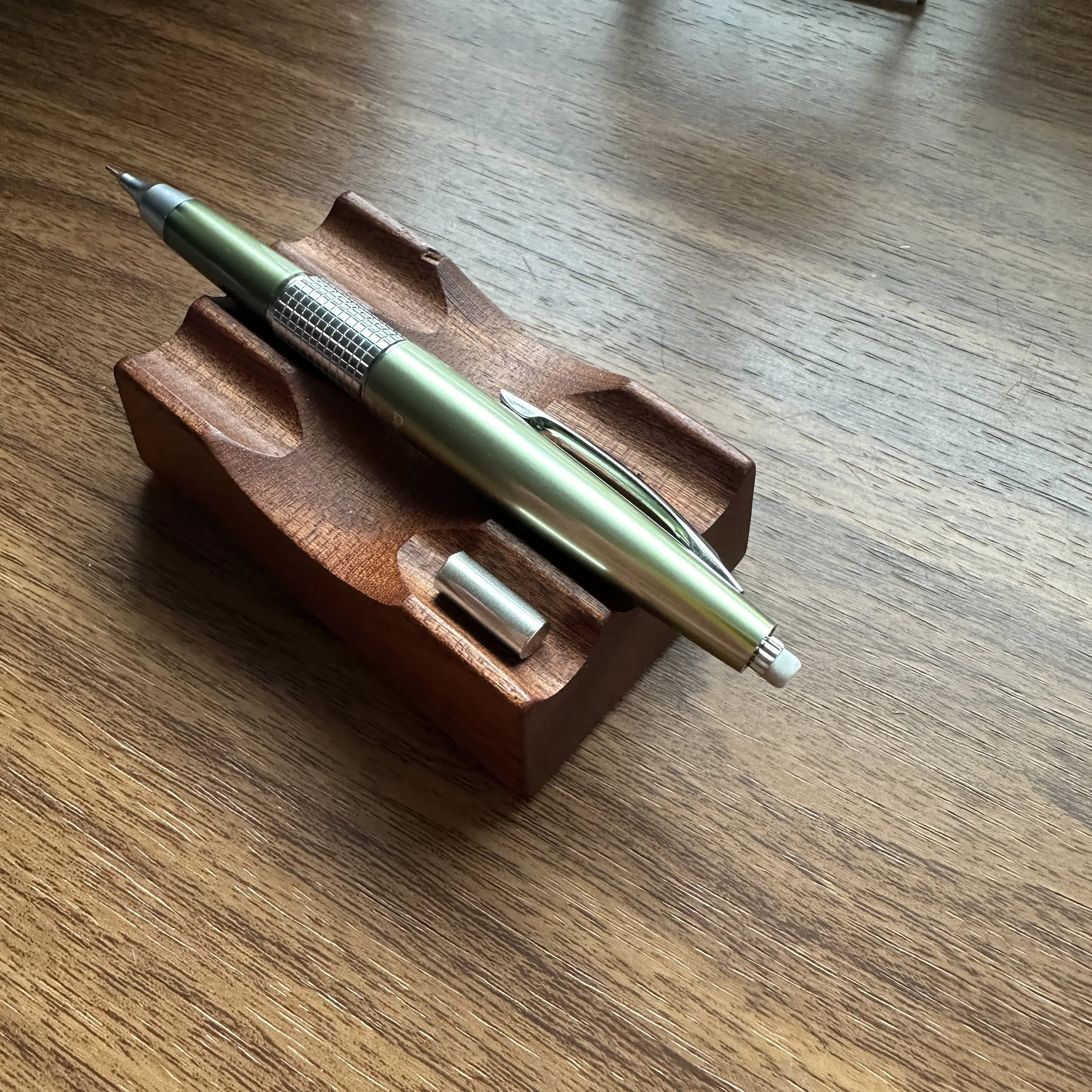 Capped Mechanical Pencils: Who Did It Better, Pentel Sharp Kerry or Uni ...