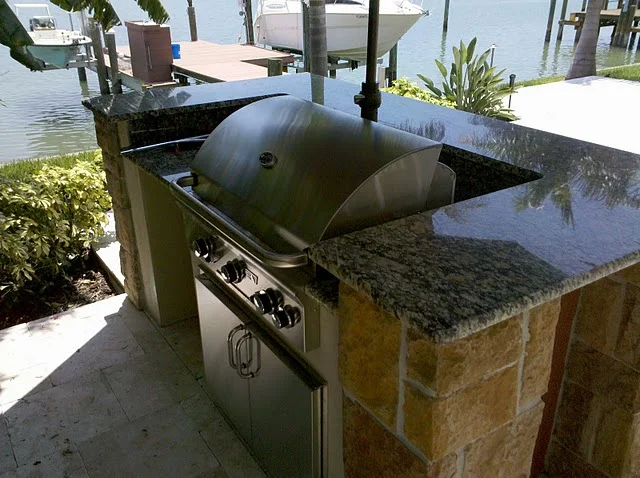 Outdoor Kitchens with Umbrella Shading - Premier Outdoor Living ...