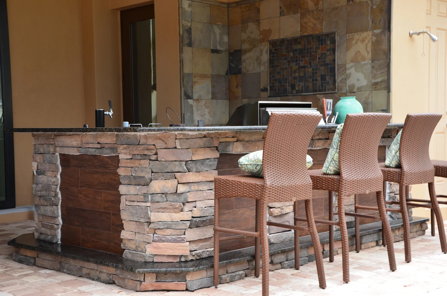 6 Beautiful Outdoor Bars - Premier Outdoor Living & Design Tampa FL