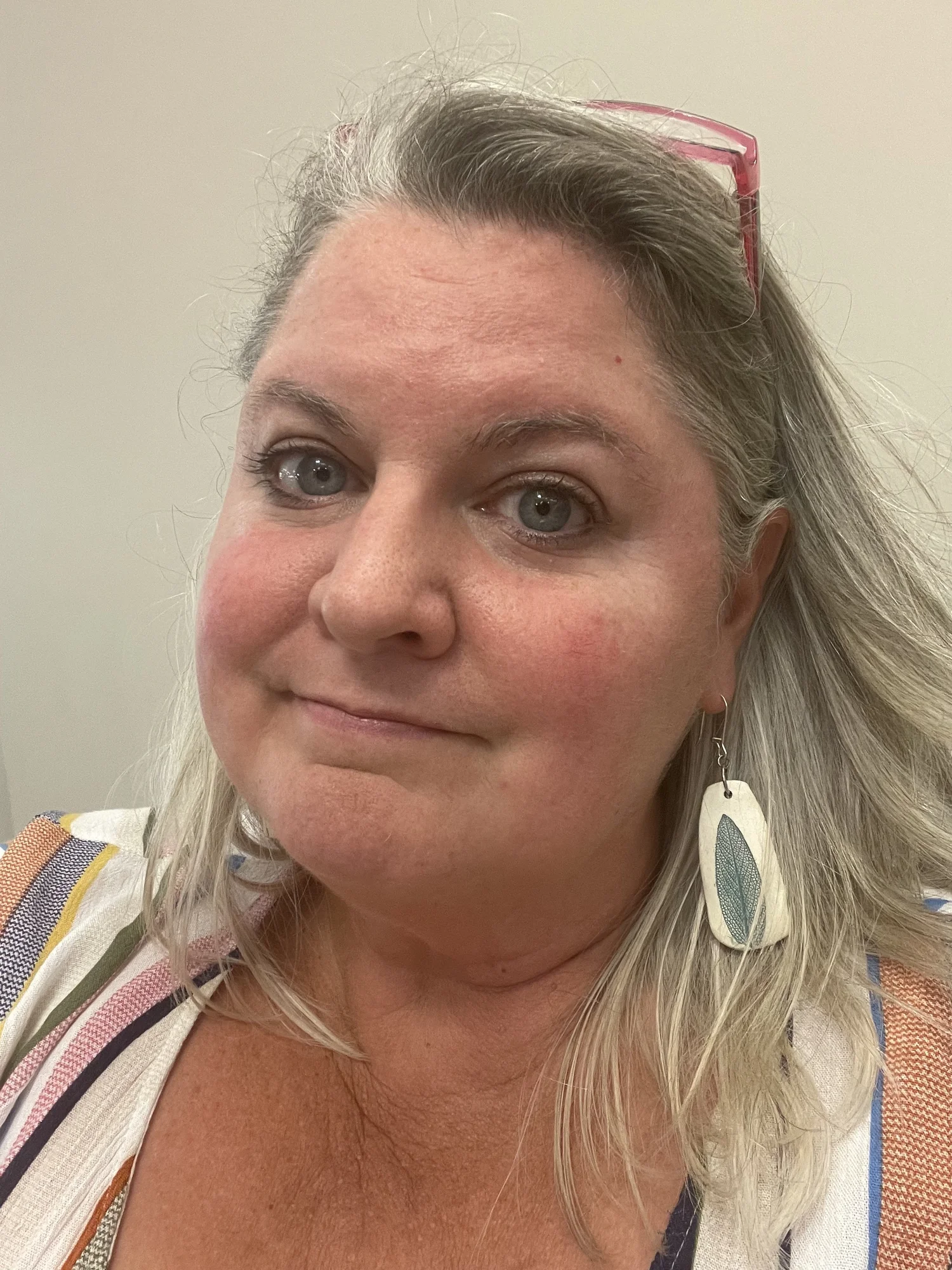Julie Dean's Instagram, Twitter & Facebook on IDCrawl