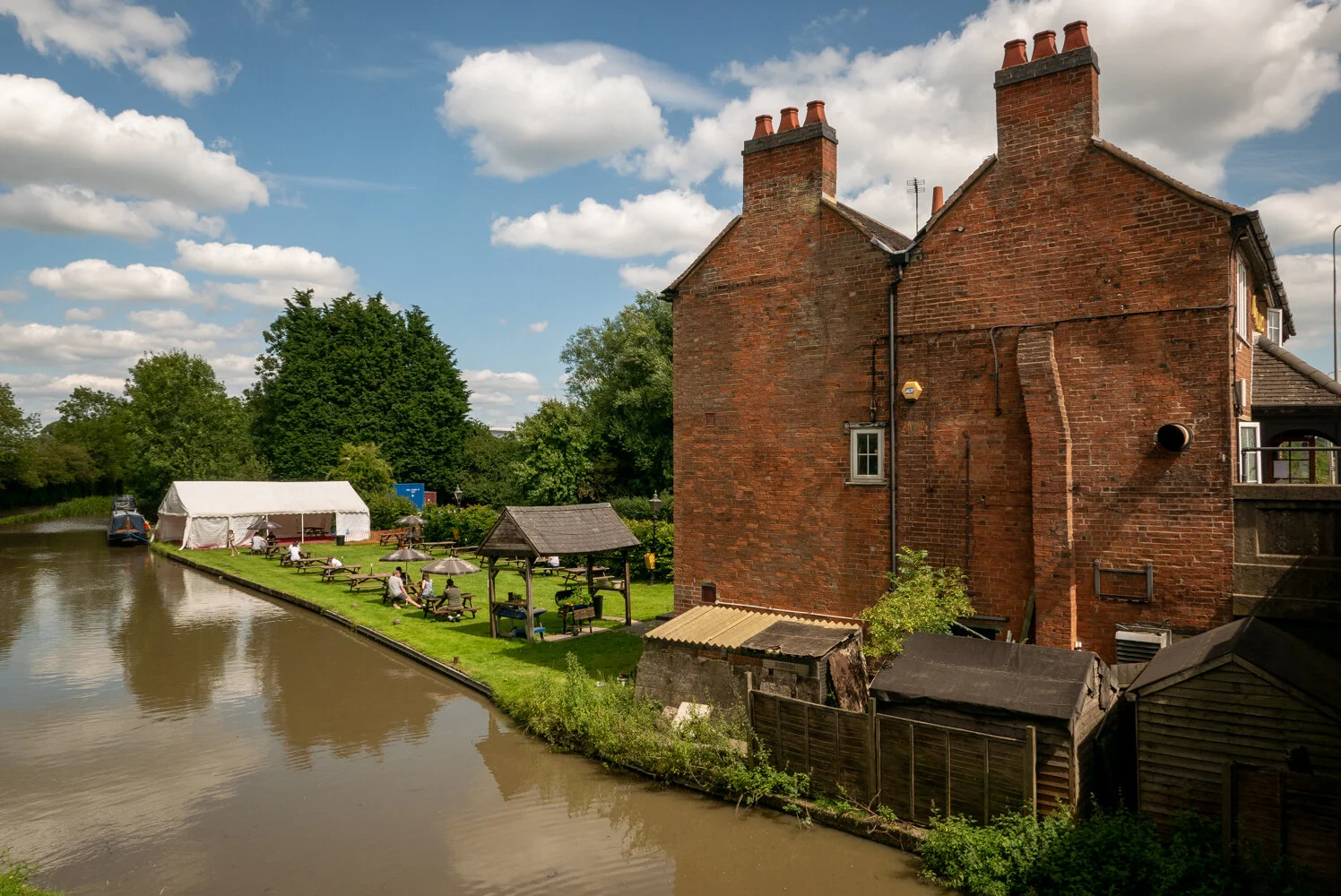 Hinckley & Burbage Photographed Is Going To Market — Paul Hands ...