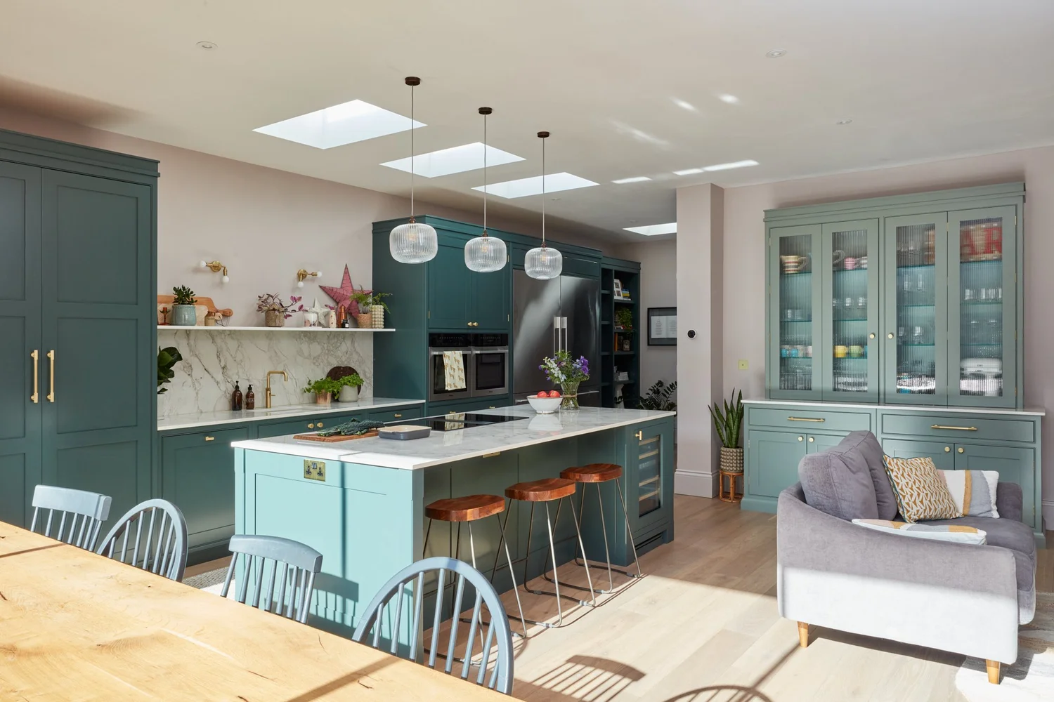Fulham Kitchen, Bar, Larder and Book Shelf — Herringbone House