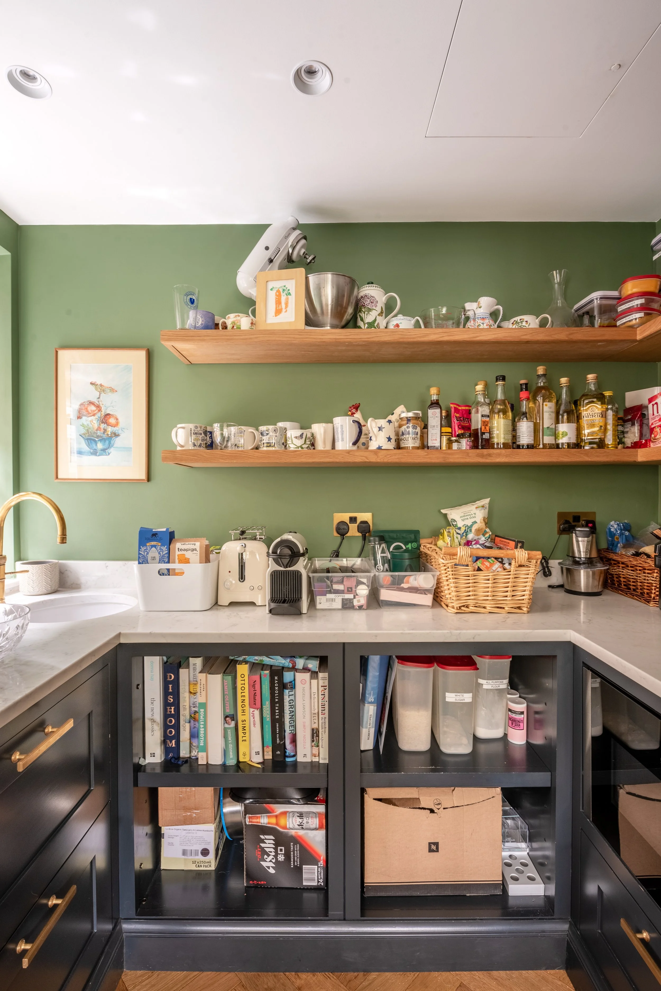 The Finchley Kitchen, Walk-in pantry and banquette seat — Herringbone House