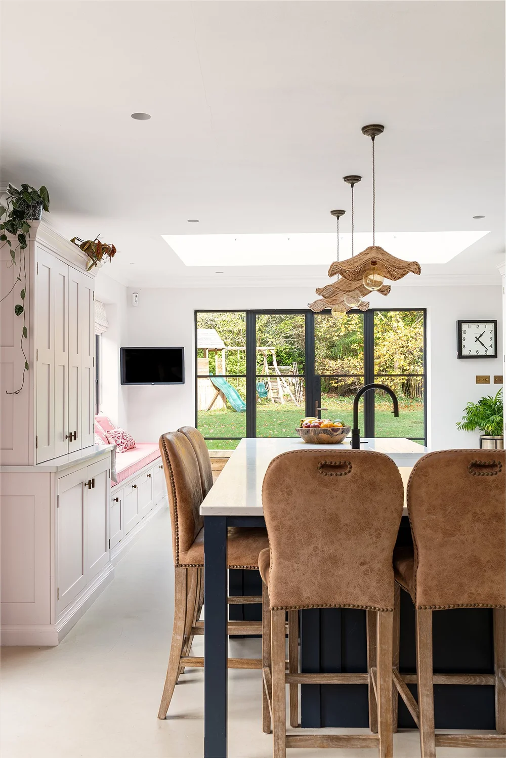 Godalming kitchen, bar and banquettes — Herringbone House