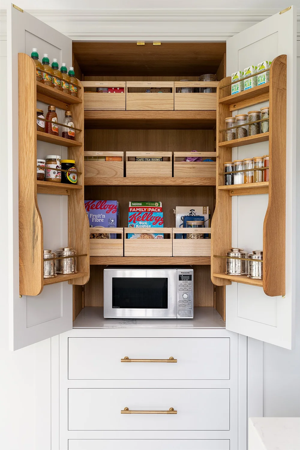 Dunton Green Kitchen, bar, wardrobe and utility — Herringbone House