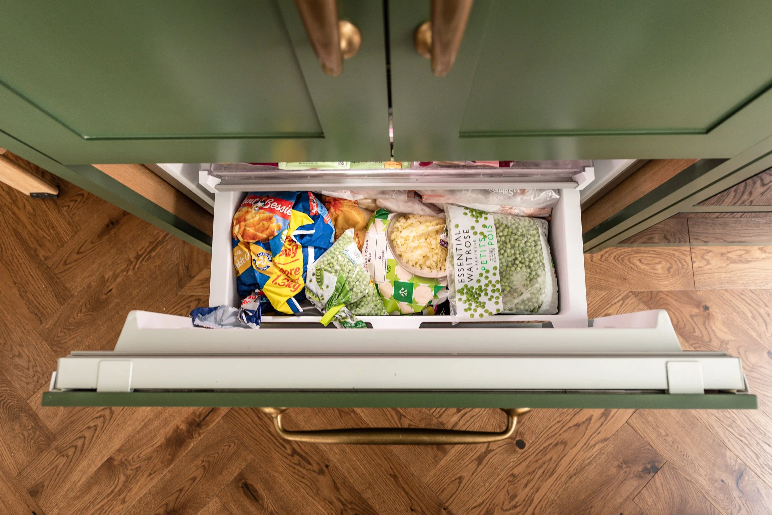 Barnes Bridge Kitchen, larder, bar & banquette seat — Herringbone House