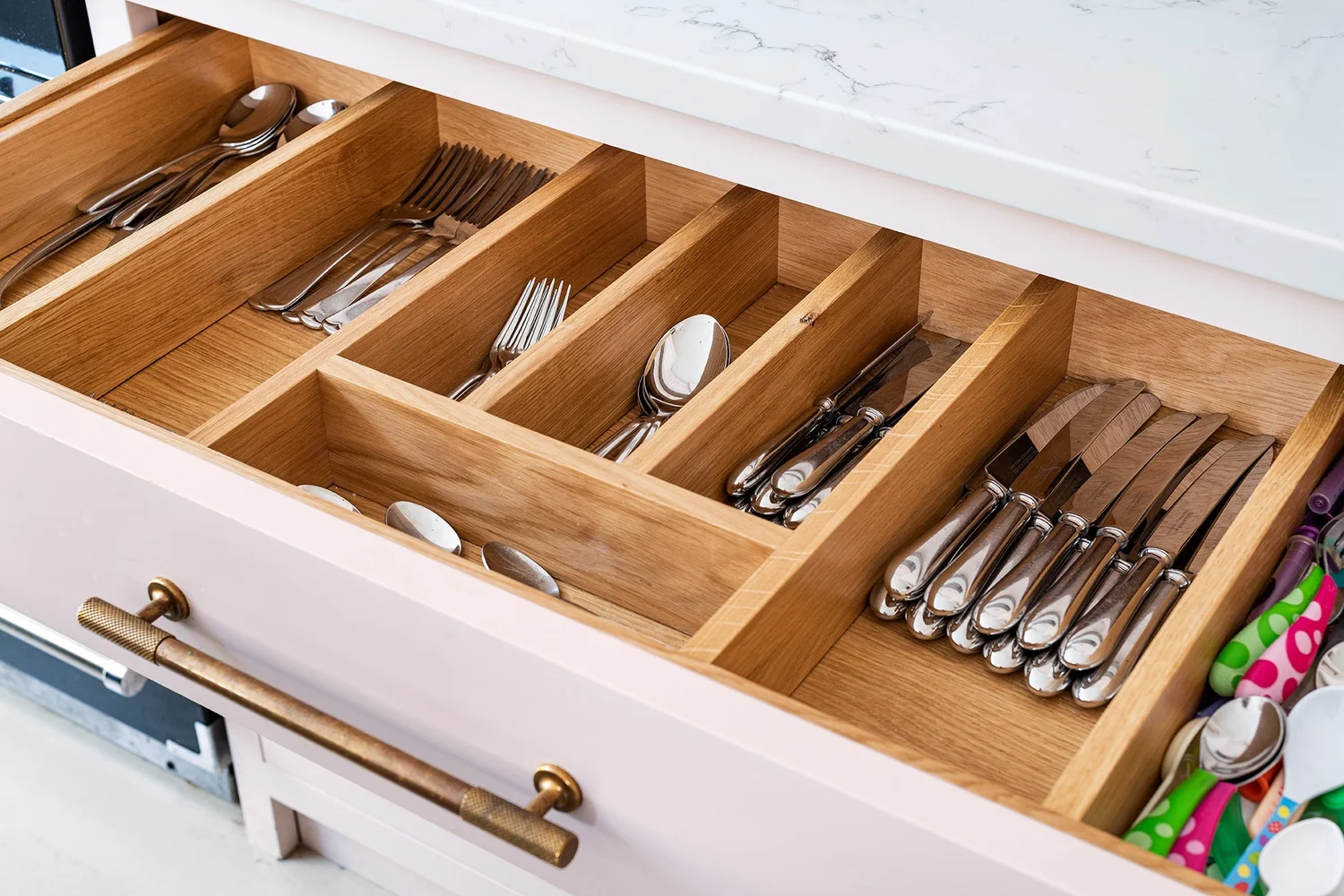 Godalming kitchen, bar and banquettes — Herringbone House