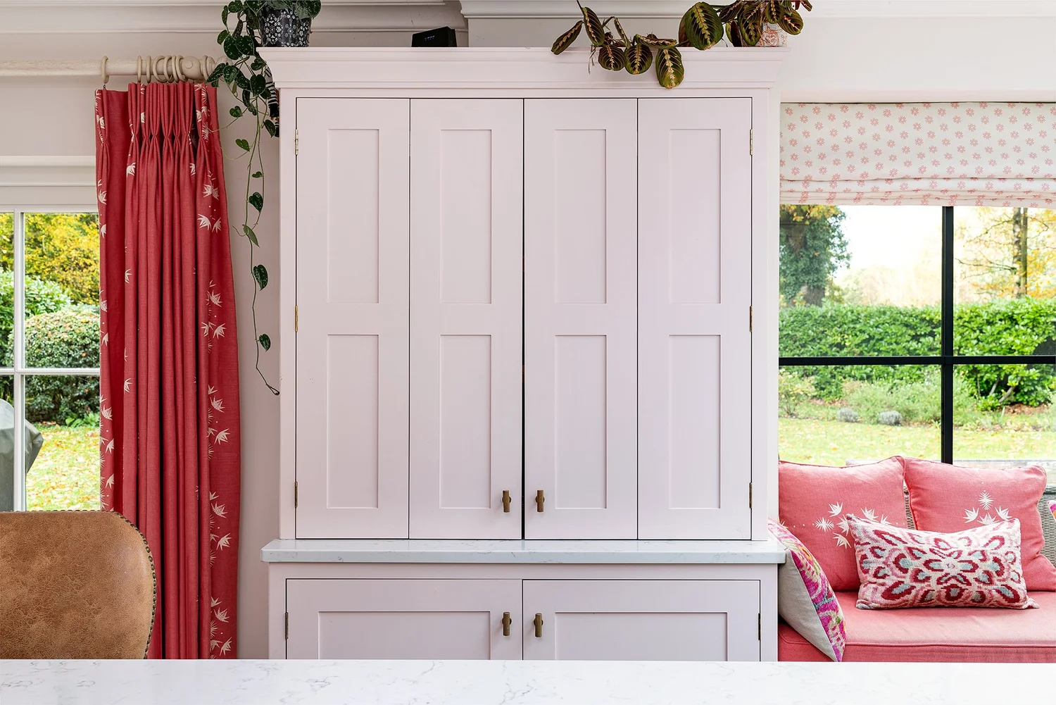 Godalming kitchen, bar and banquettes — Herringbone House