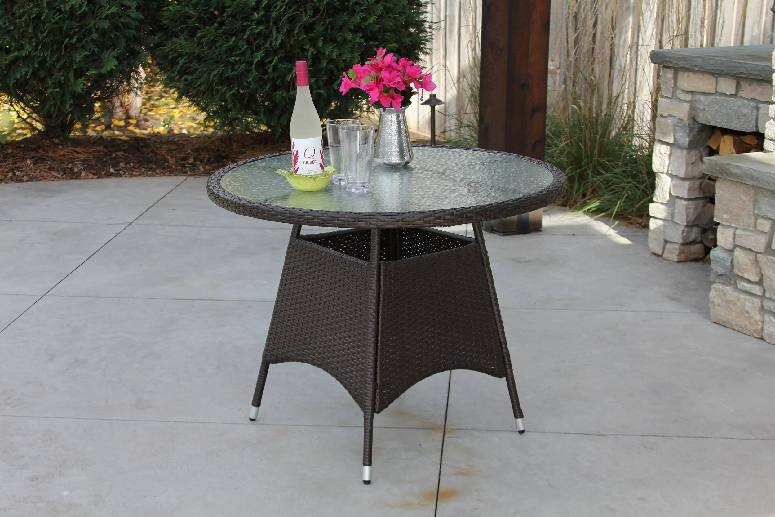 Round Wicker Outdoor Dining Table With Recessed Tempered Glass ...