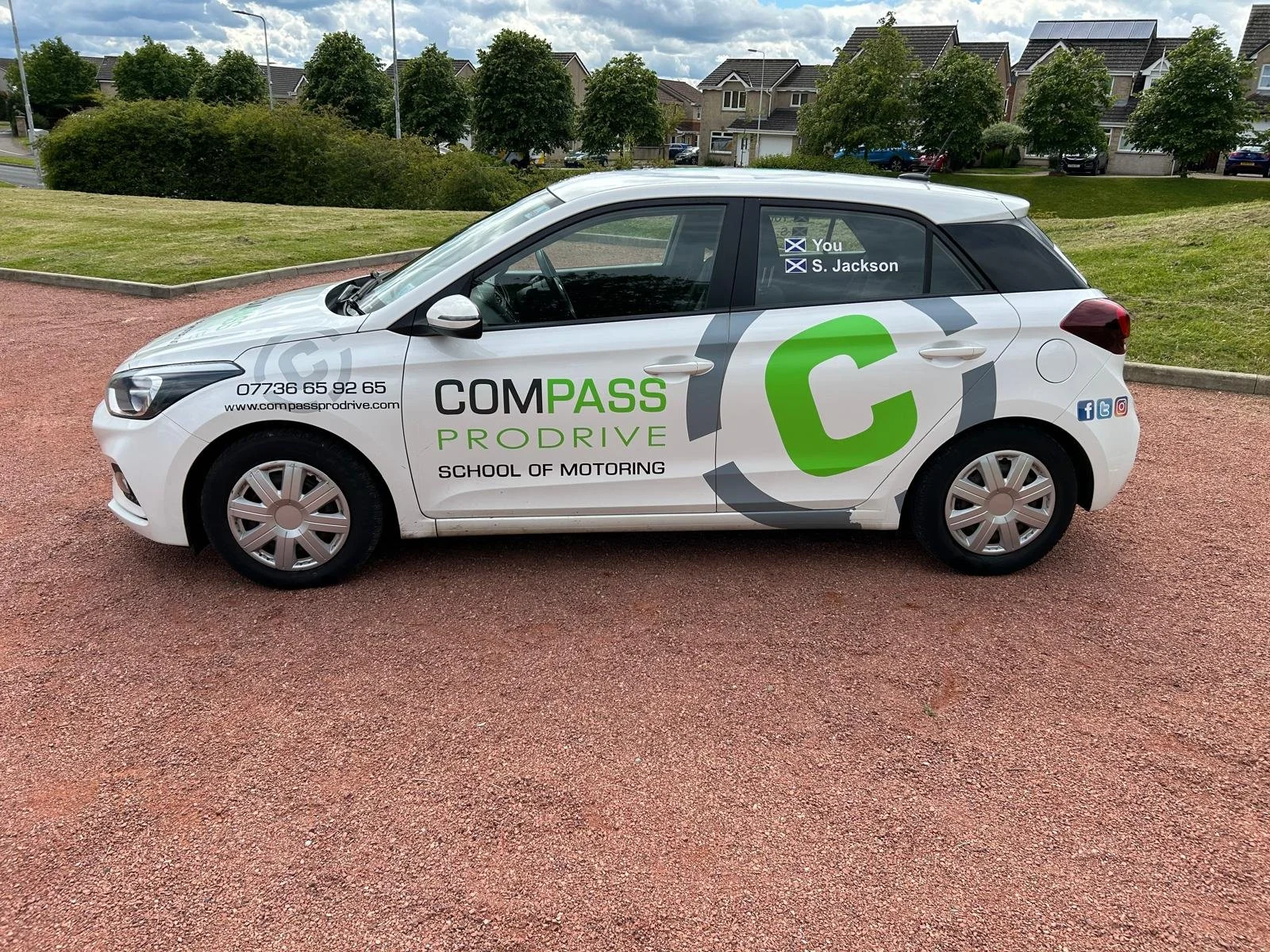 Refresher Driving Lessons Edinburgh — Compass ProDrive