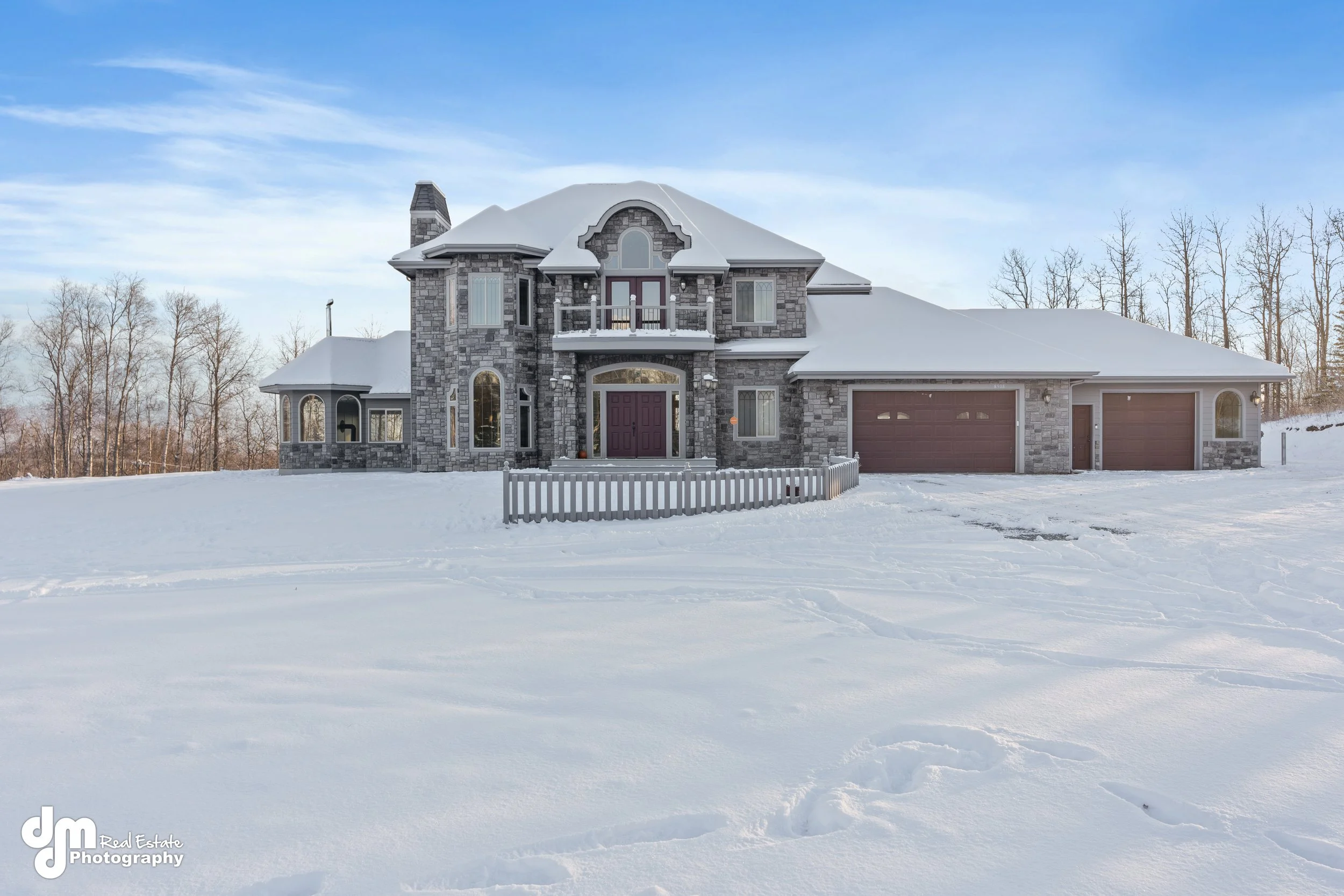 How To Shoot Real Estate Photography in Winter - pixflows