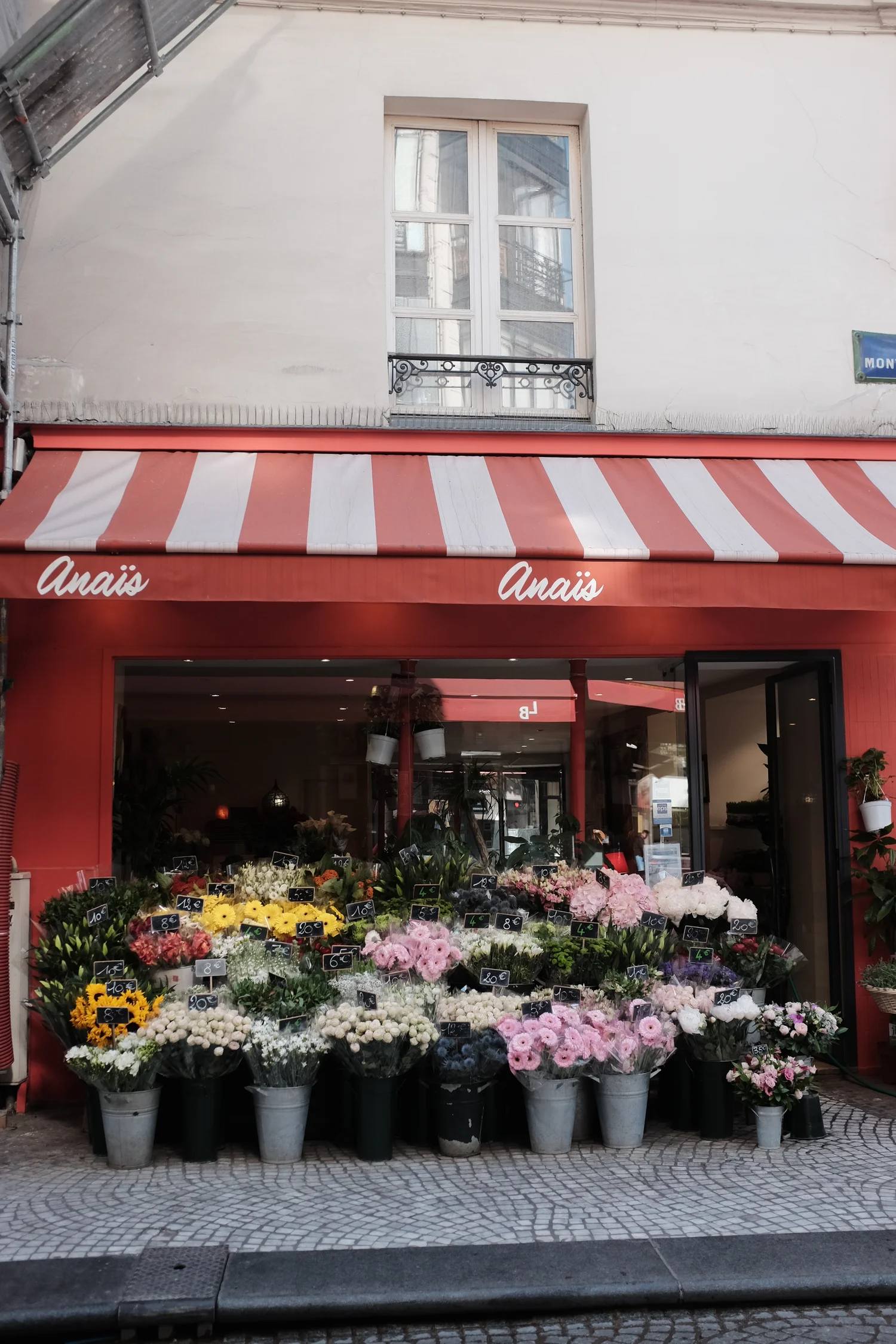 23 Moments I fell in Love with Paris — L. Raine