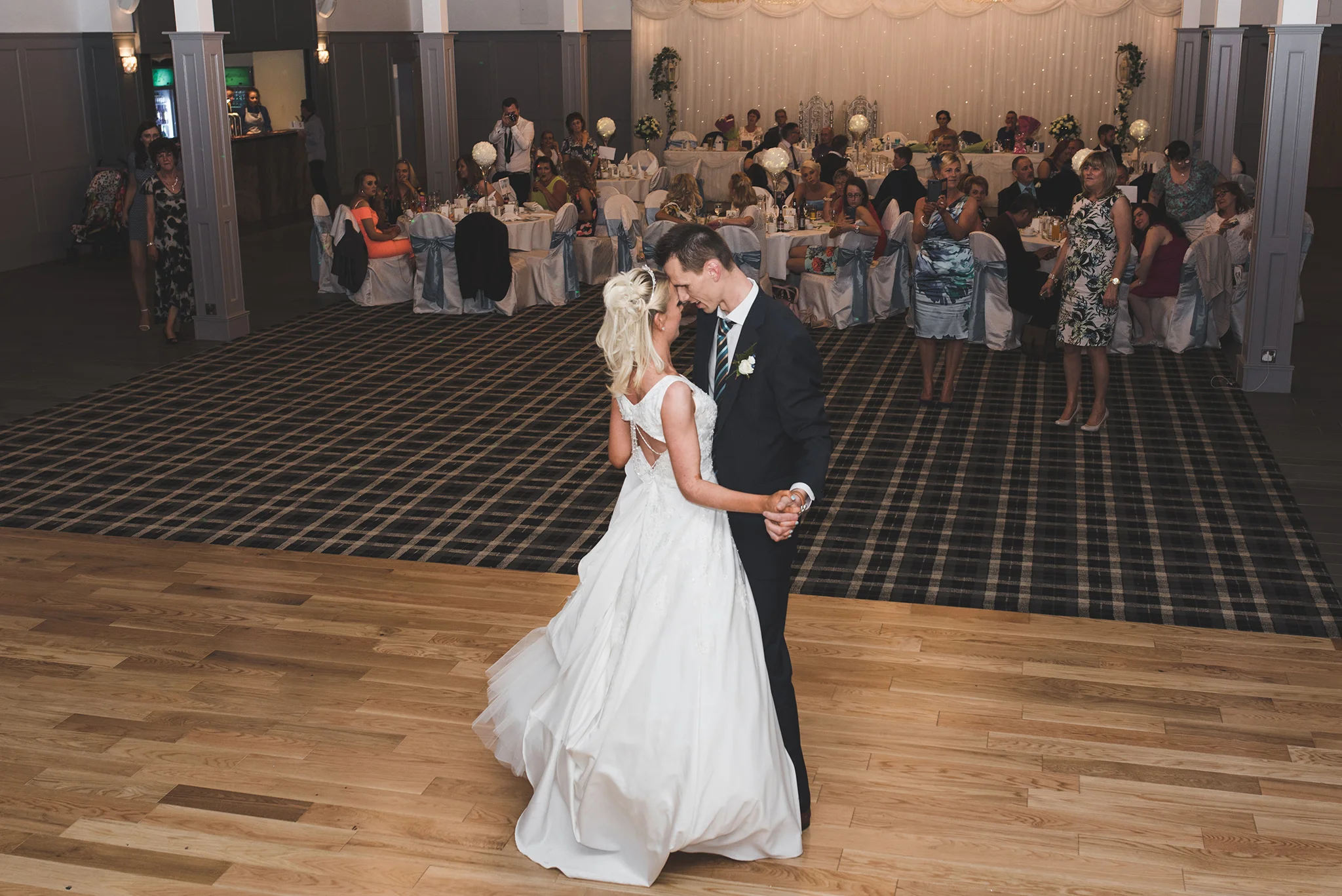 Top 10 Wedding photographs that every bride and groom should have!