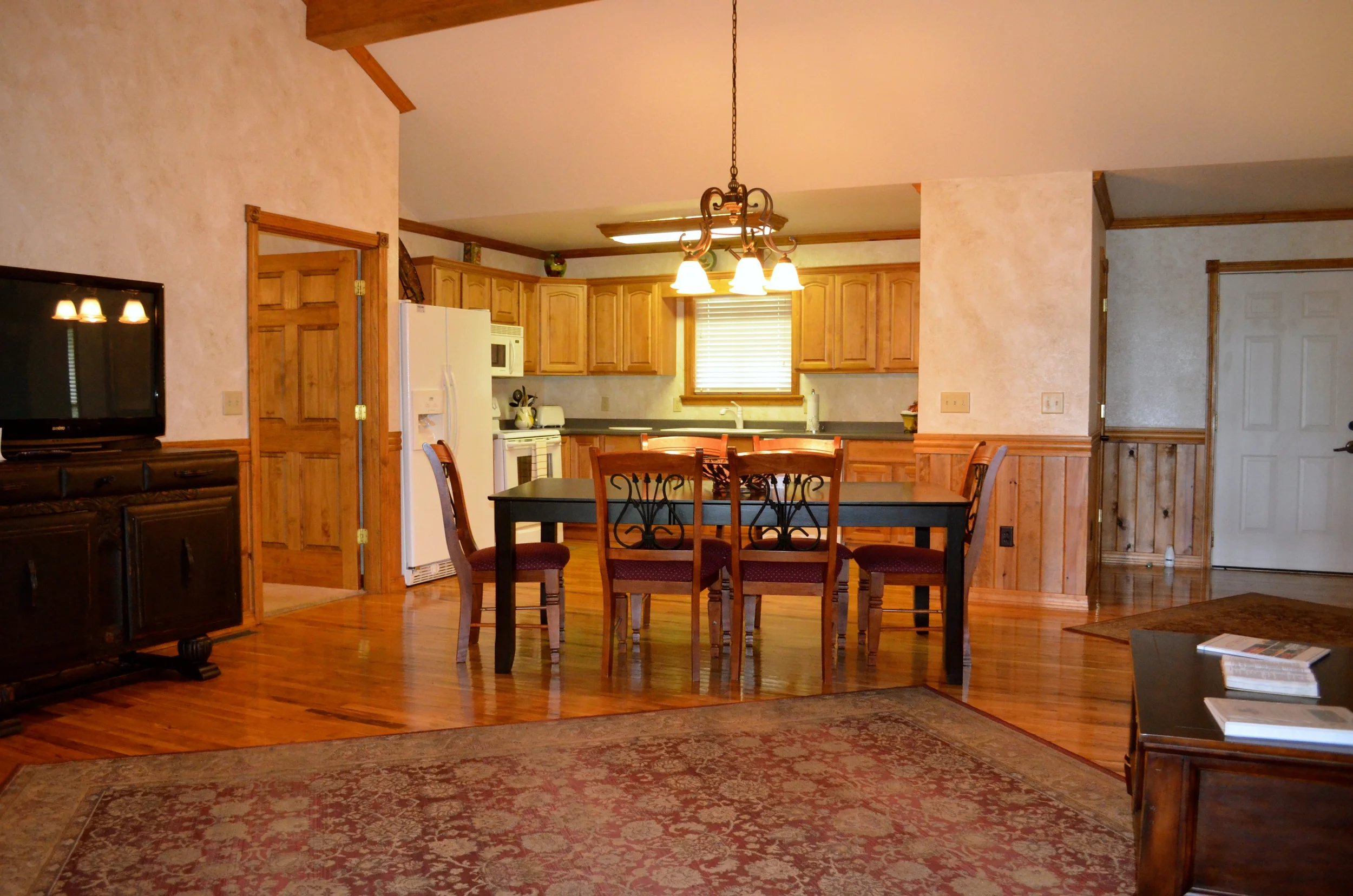 Lodging — Iron Mountain Lodge and Marina