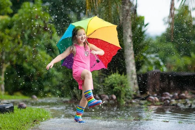 15 Fun and Creative Family Summer Photoshoot Ideas