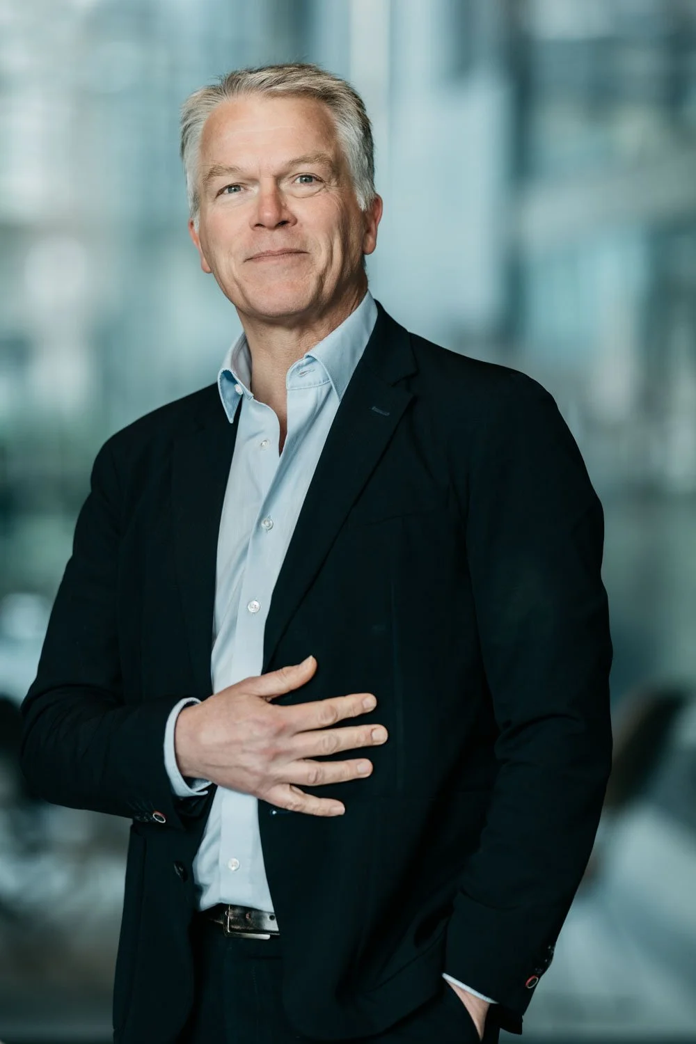 Portretfoto's van Wouter Bos, CEO INvest-NL vanaf mei 2022 CEO Menzis. | Gregor Servais ...