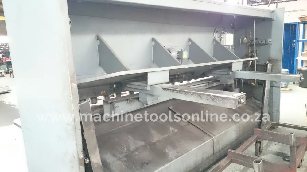 The modern guillotine or shearing machine - an introduction. — Machine ...