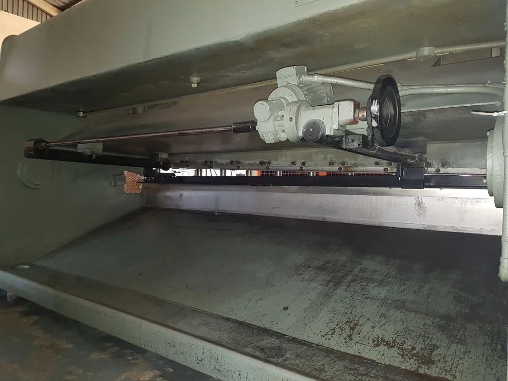 The modern guillotine or shearing machine - an introduction. — Machine ...