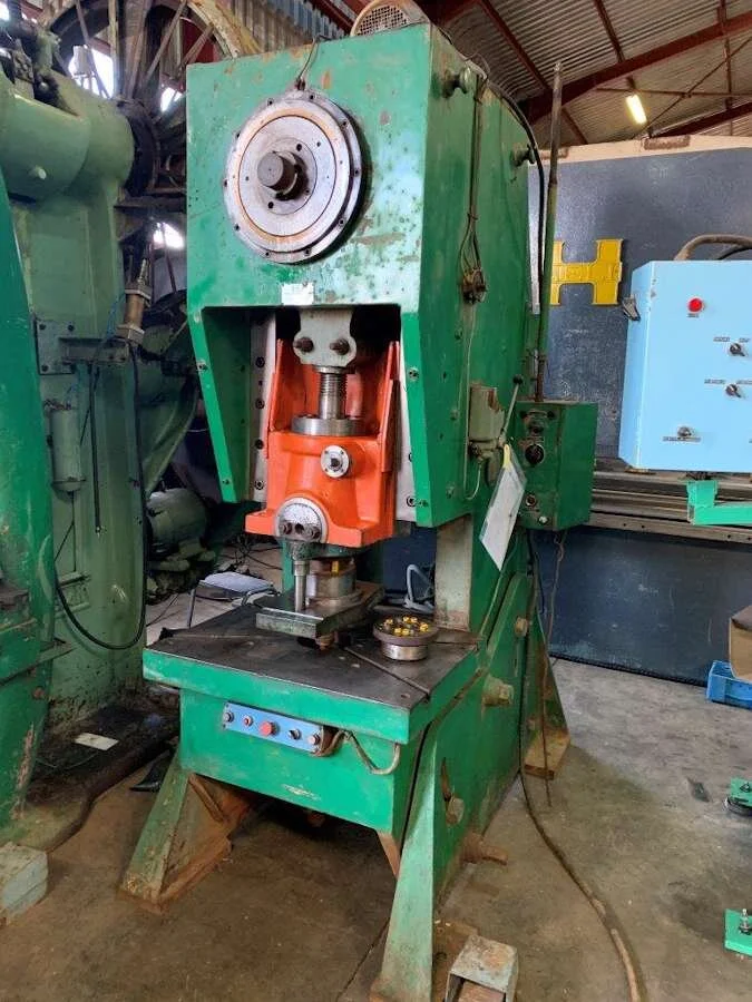 Used hydraulic and eccentric presses for sale — Machine Tools Online