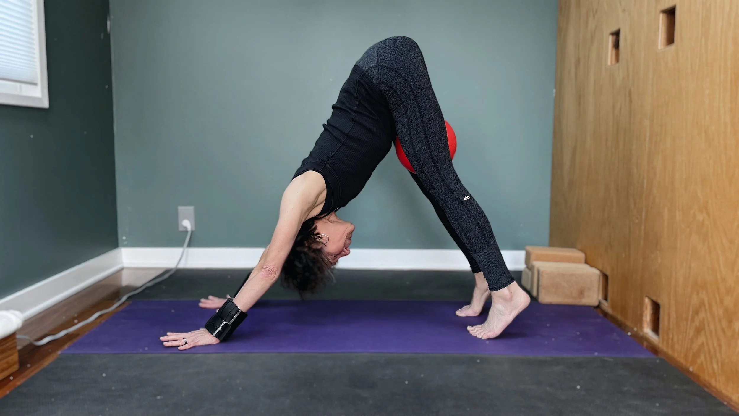 How To Do Downward Dog — WINI LINGUVIC