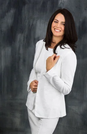 Meet Dr. Holly Battey | Matchmaker & Dating Coach — Find Love At Last