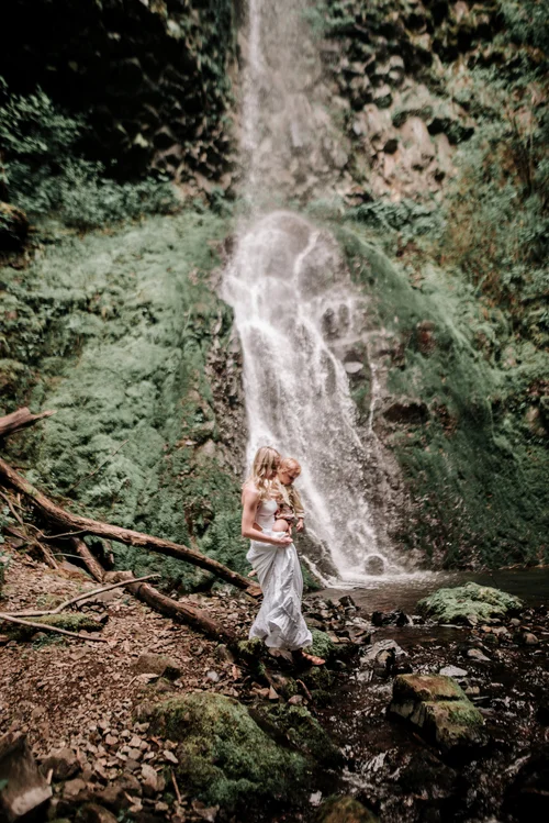 Mommy + Me // Columbia River Gorge, Oregon // Lennon Photography Fort ...