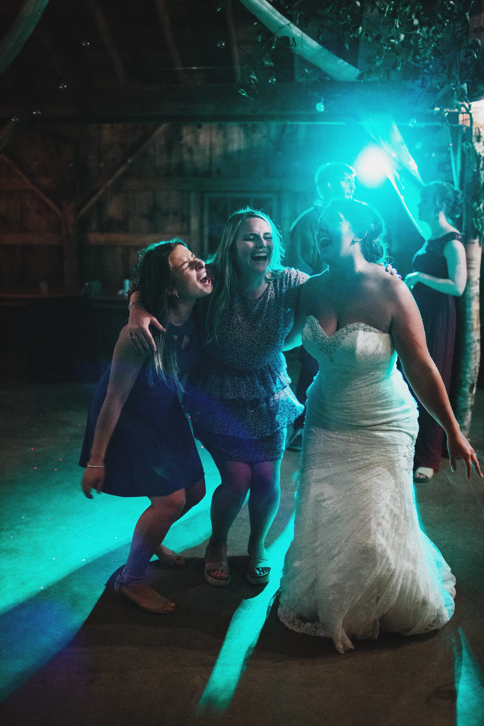 5 Reasons to Love Natural Light Wedding Photography — Emily Lord ...