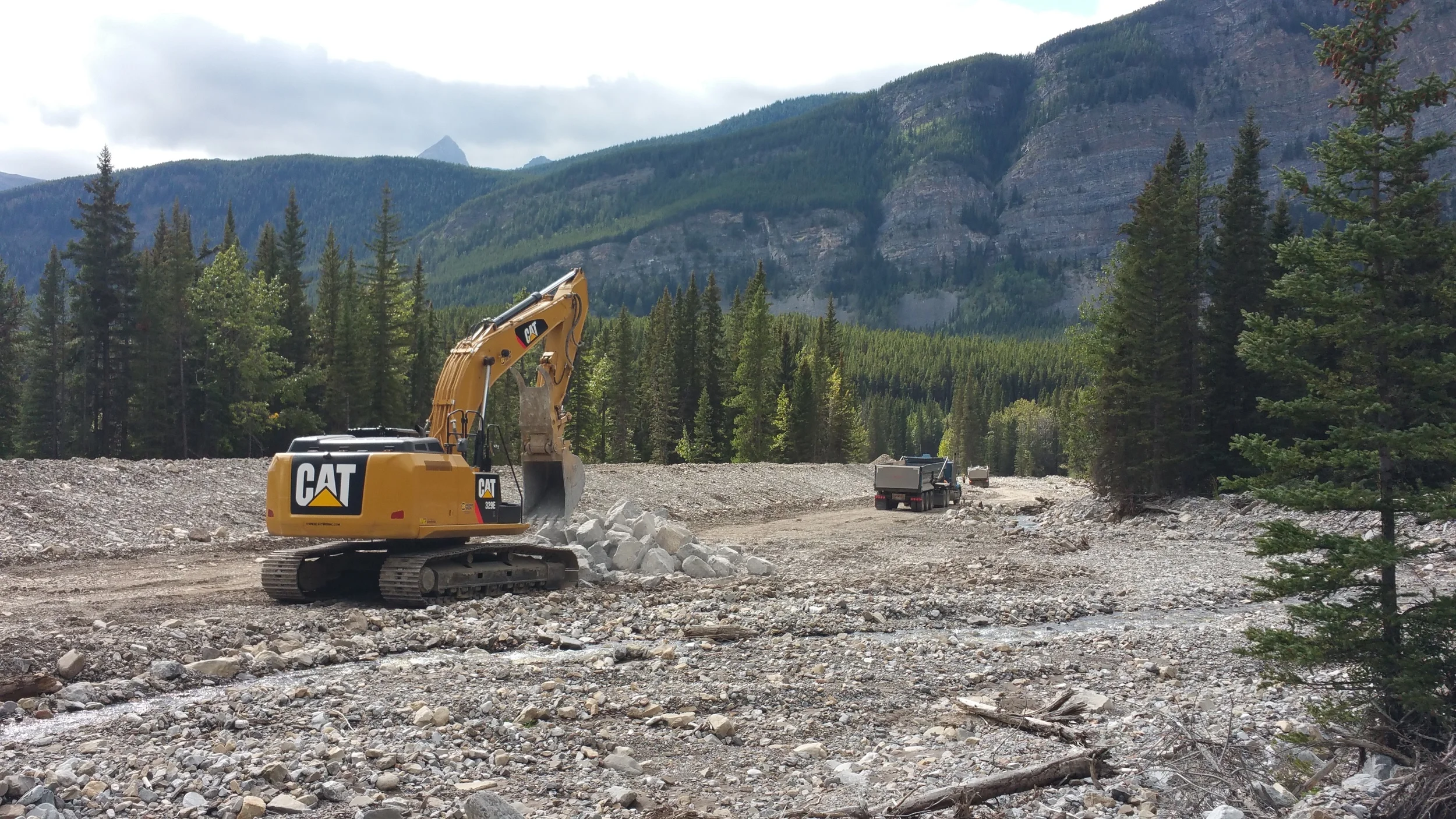 King Creek Dike & Armouring - Devcon Inc.