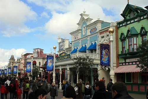 Typography on Main Street – Disneyland Paris Update 4. — DOCUMENT ...