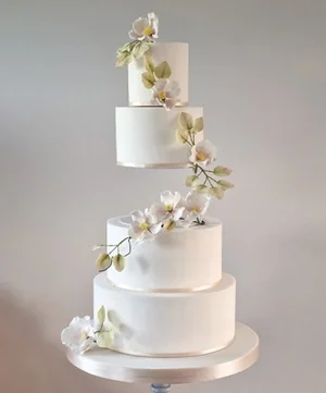 Expert advice Defy gravity with floating tier wedding cakes