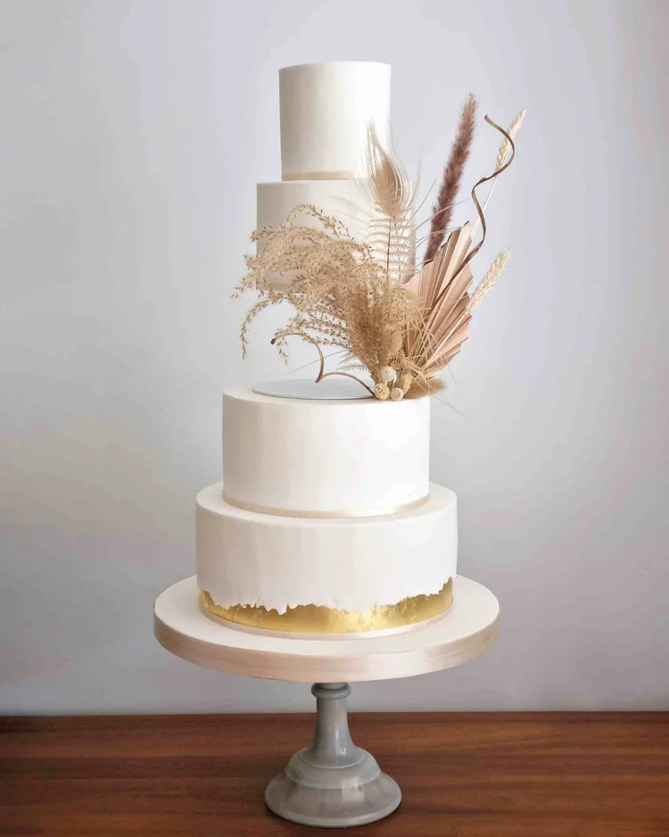 Expert advice Defy gravity with floating tier wedding cakes