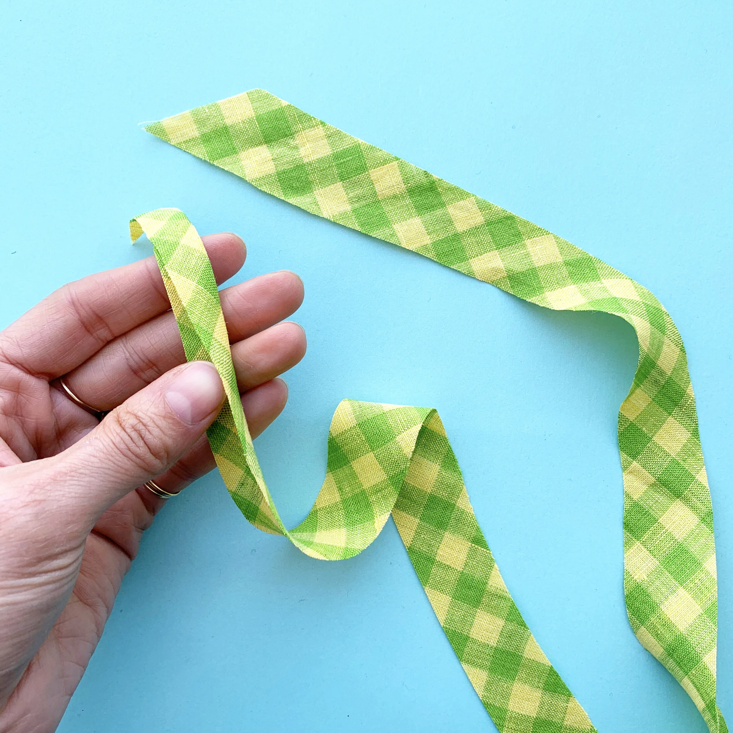 TUTORIAL: HOW TO MAKE SPAGHETTI STRAPS — BURIED DIAMOND