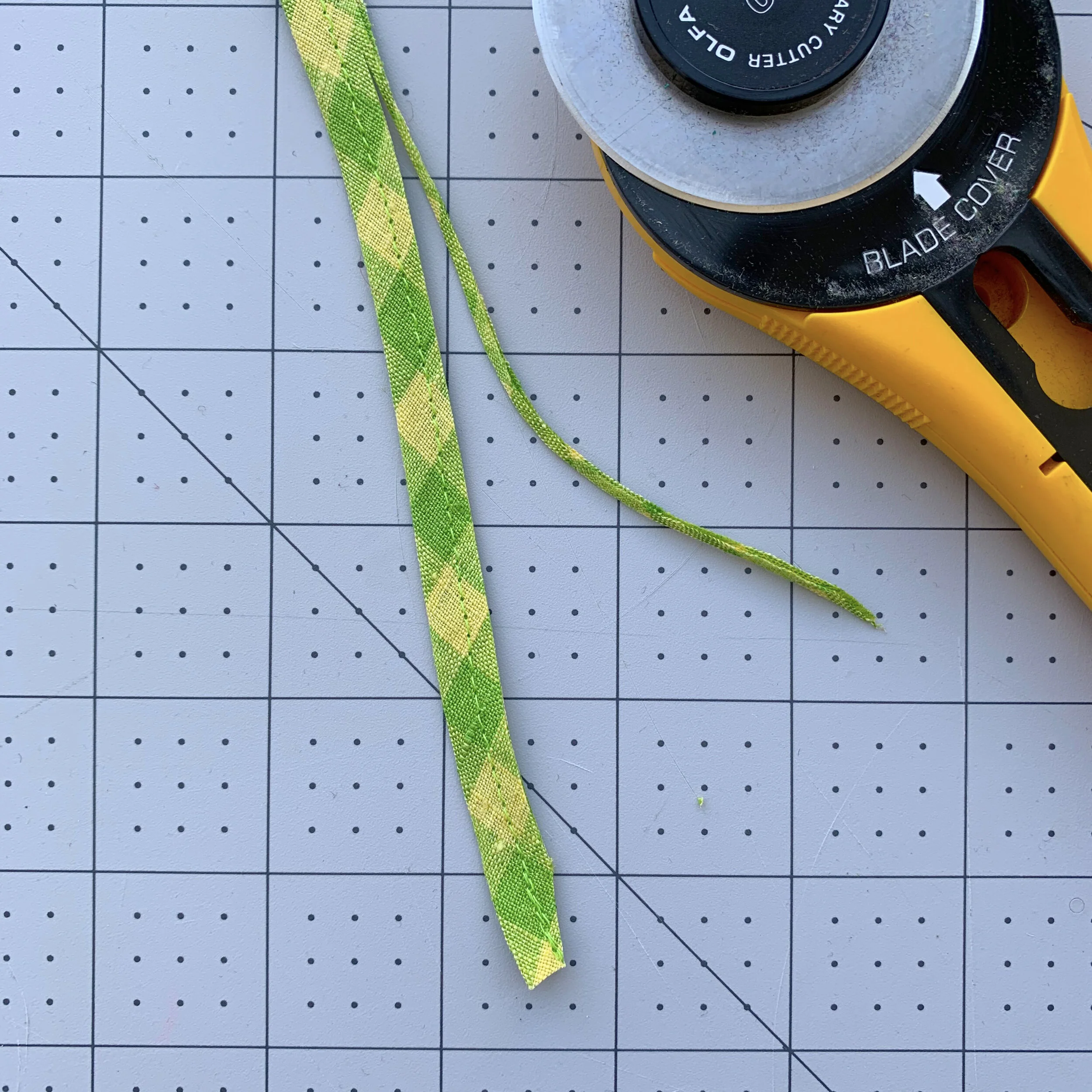 TUTORIAL: HOW TO MAKE SPAGHETTI STRAPS — BURIED DIAMOND