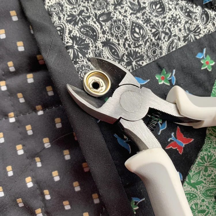 HOW TO REMOVE HEAVY DUTY SNAPS - TUTORIAL Removing Dritz Heavy Duty ...