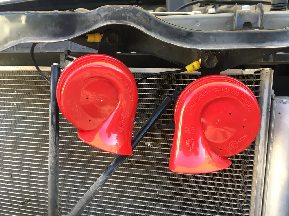 Hella horns — Exploring Overland