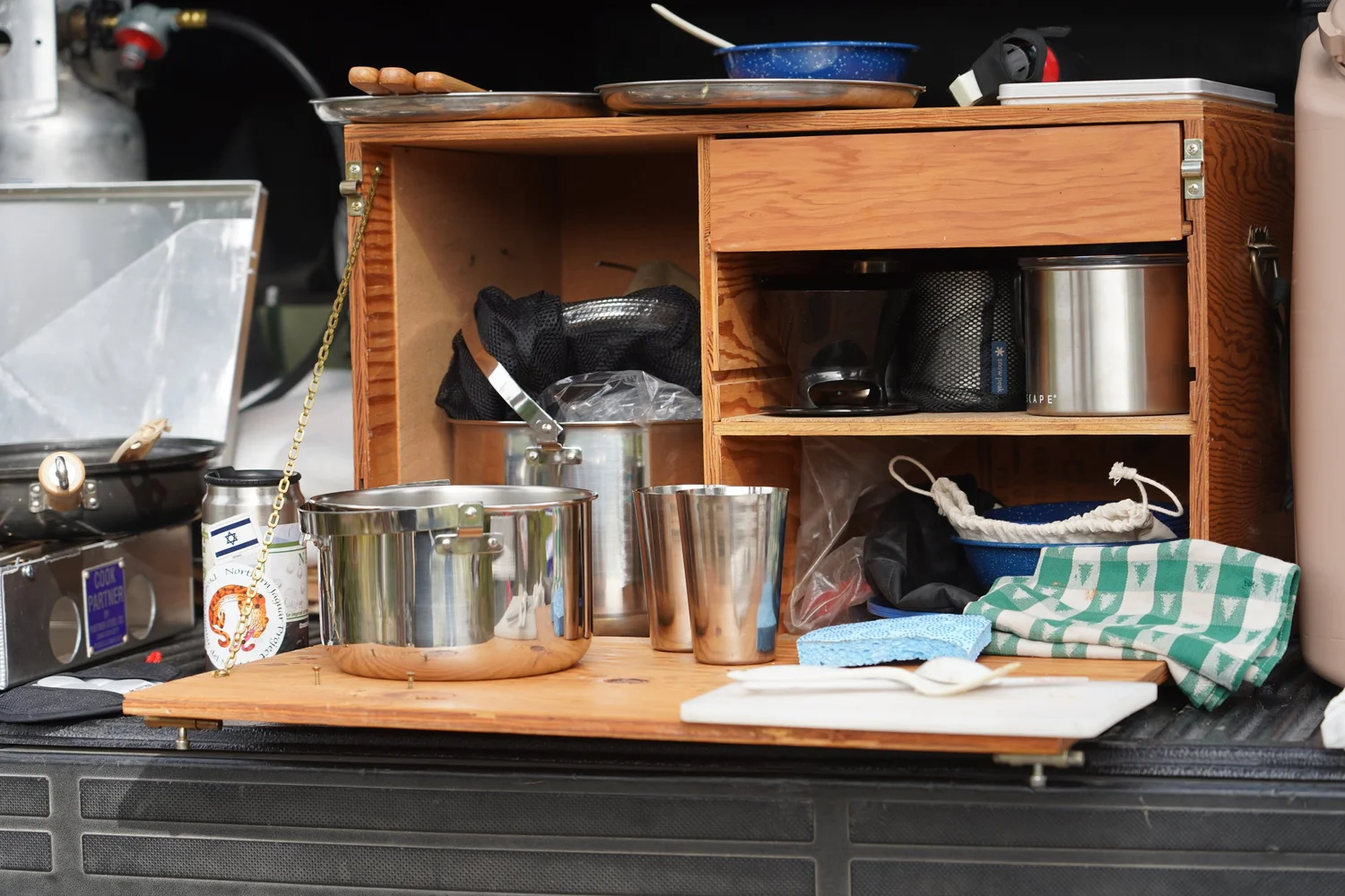 The homely, perfect chuck box — Exploring Overland