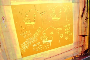 Drawing with drawing fluid for screen printing: paint pen? squeeze ...