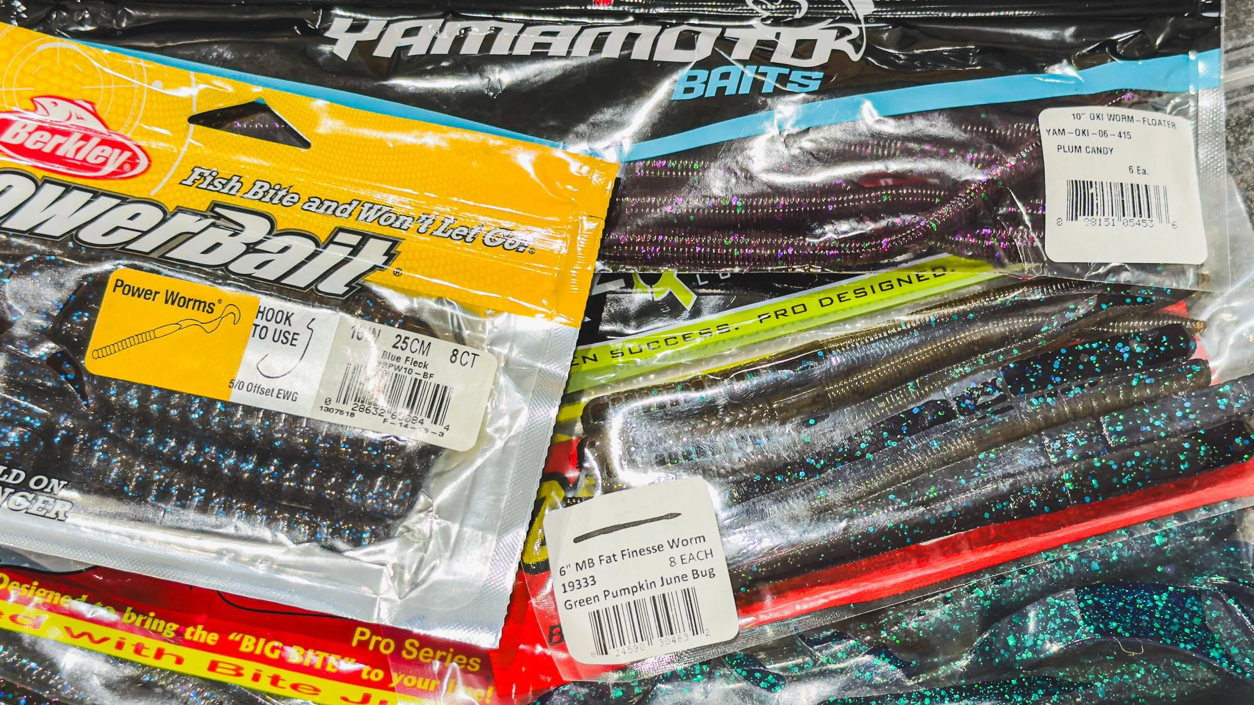 Big Worms For Summer Bass Fishing! (Best Rigs And How To Fish Them ...