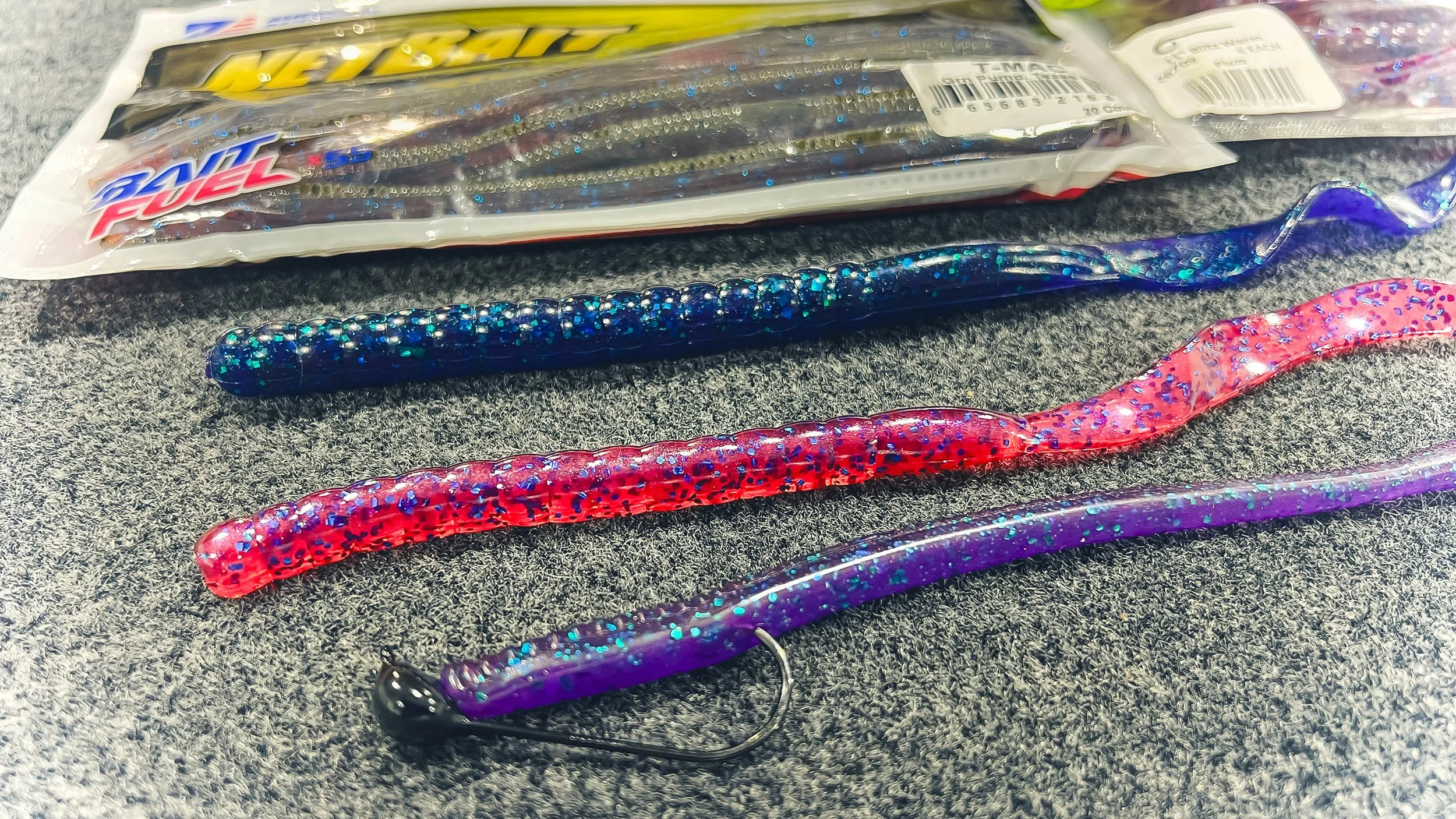 Best Worms For Summer Bass Fishing! (Dropshot, Texas Rig, Carolina Rig ...