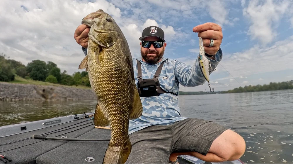 Bass Fishing WITHOUT Electronics! How To Read The Water And Catch Fish ...