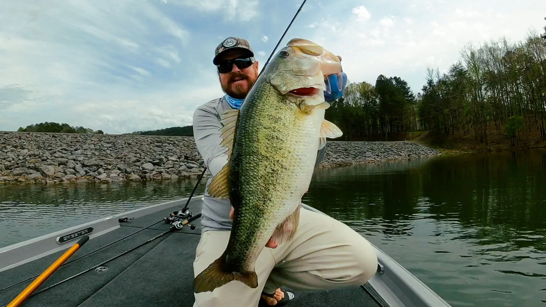 Targeting Giant Bass With Swimbaits! ( On The Water ) — Tactical Bassin ...