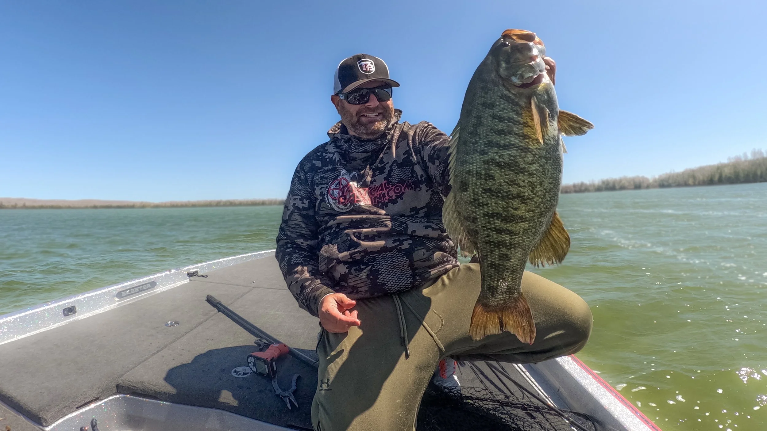30 LB SMALLMOUTH LIMIT!! 4 BAITS CATCH THESE GIANT BASS! — Tactical ...