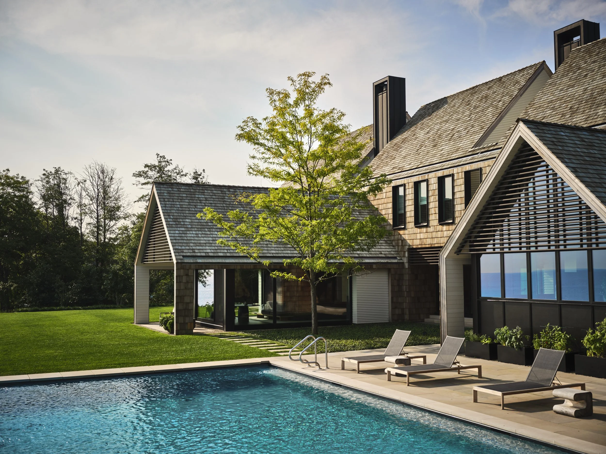 Blufftop Residential Lake-House — Searl Lamaster Howe Architects