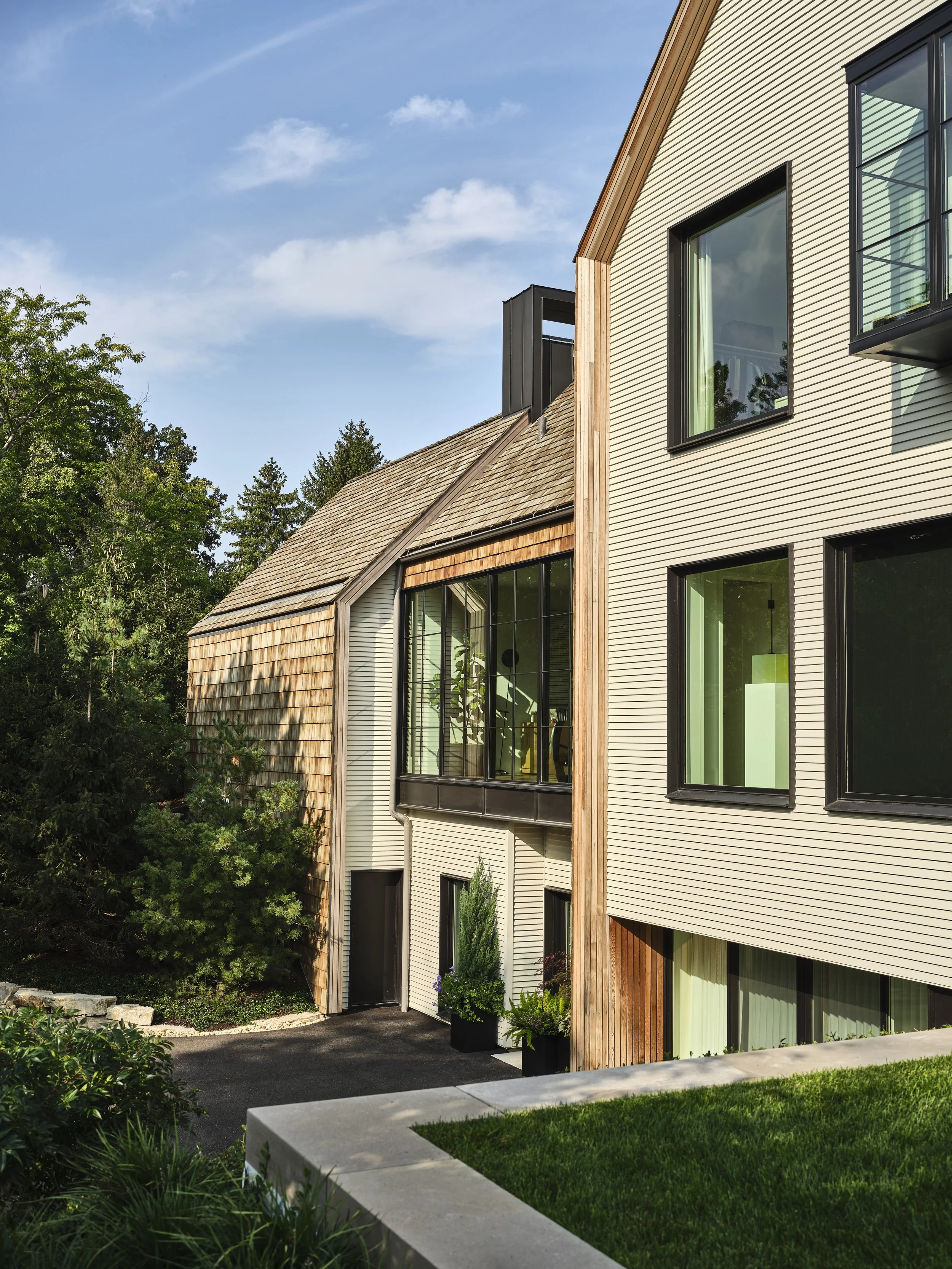 Blufftop Residential Lake-House — Searl Lamaster Howe Architects