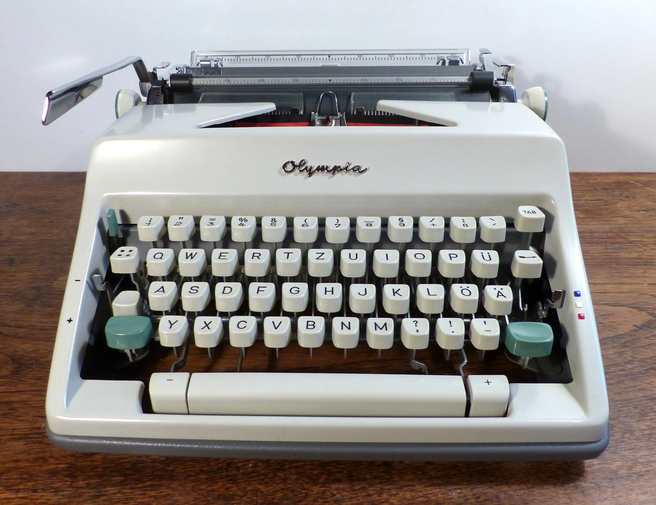 Typewriter Diaries: Olympia SM8 & SM9 — Paper Blogging