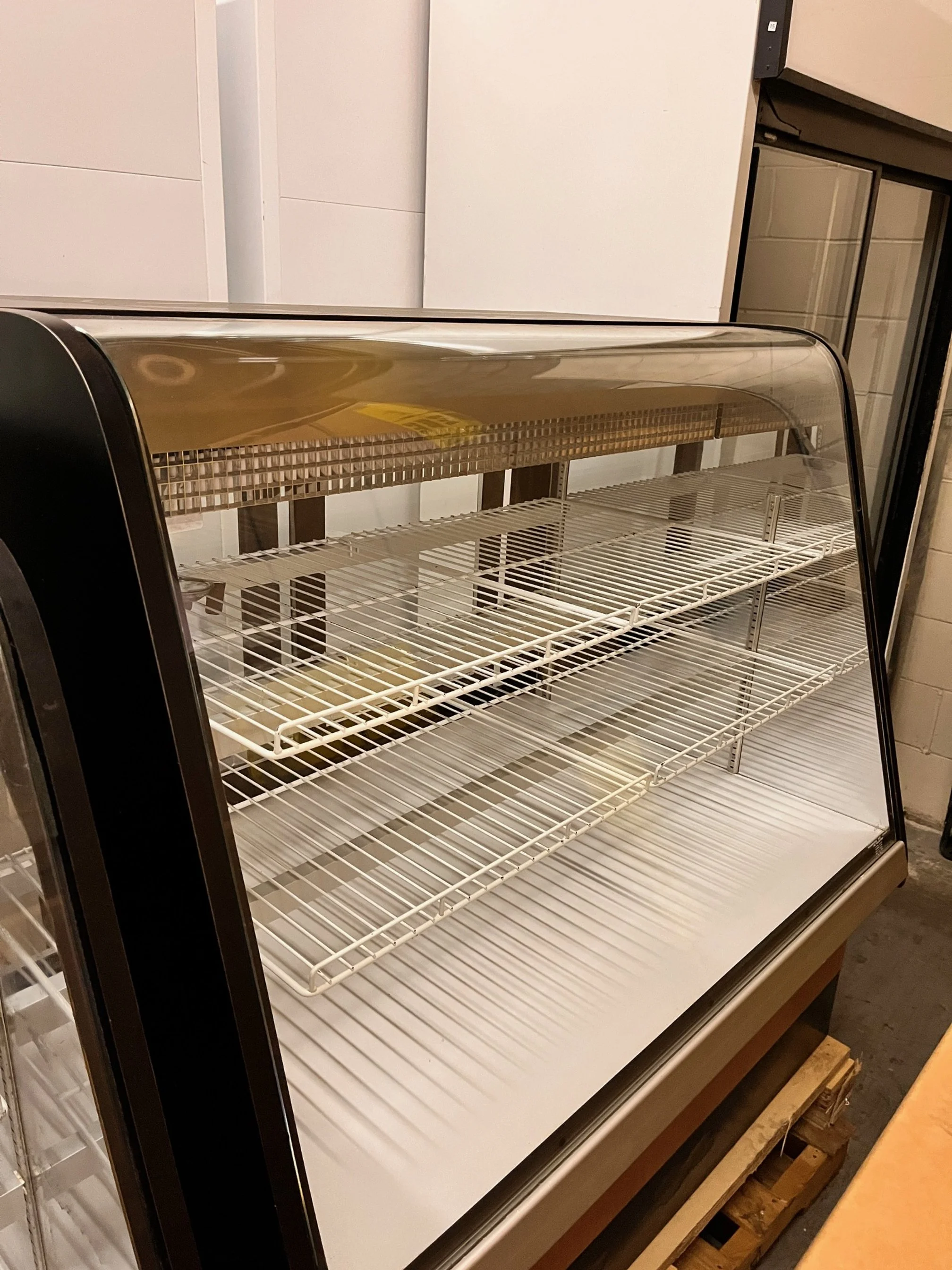DISPLAY CASE 48" CURVED GLASS, REFRIGERATED CDS # RODW4848 115/1 PH U ...