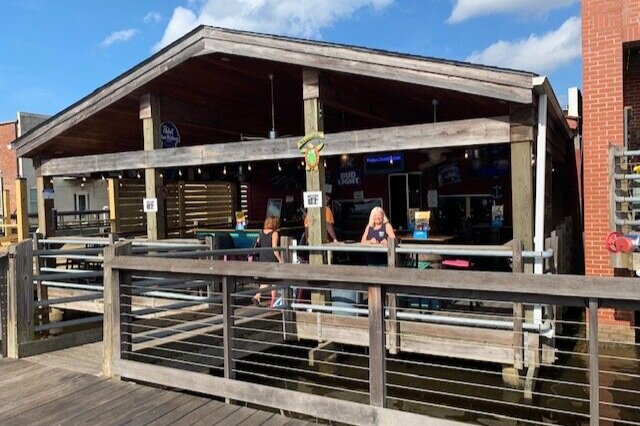 Castaways's Bar and Grill | Historic Georgetown SC