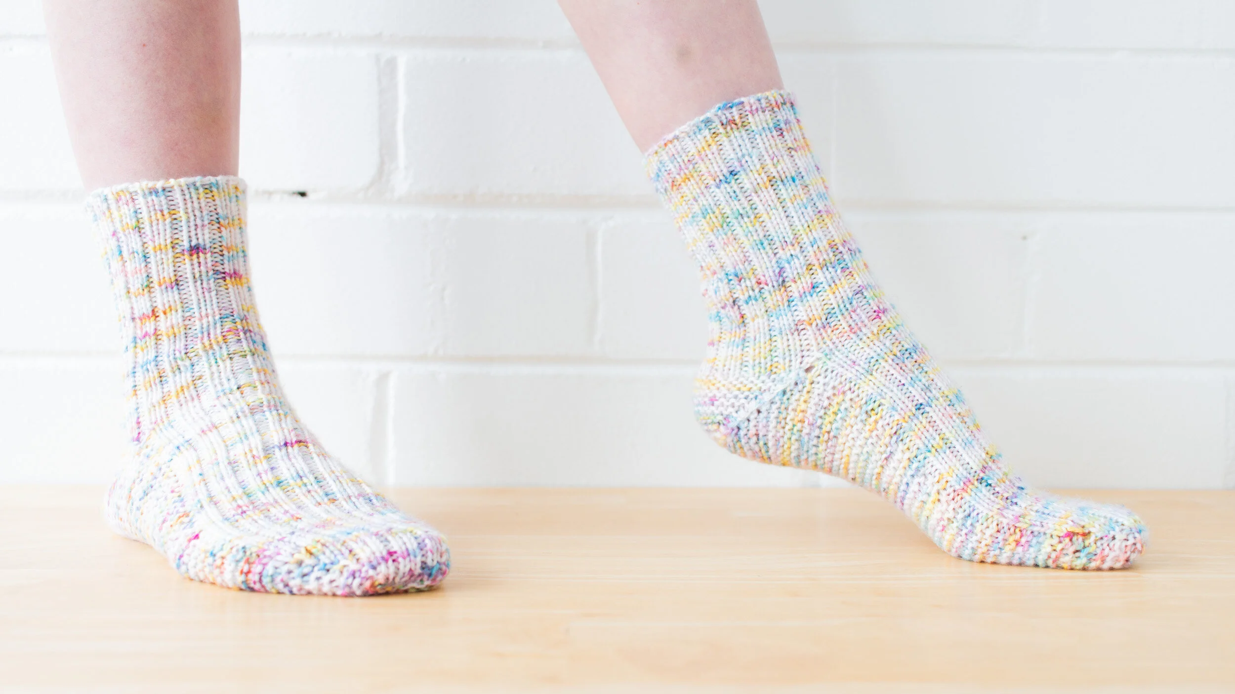 KUJIRA IKKA | Reversible Socks — Loom + Spindle